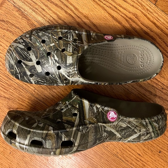 CROCS | Shoes | Euc Crocs Camo Mule | Poshmark